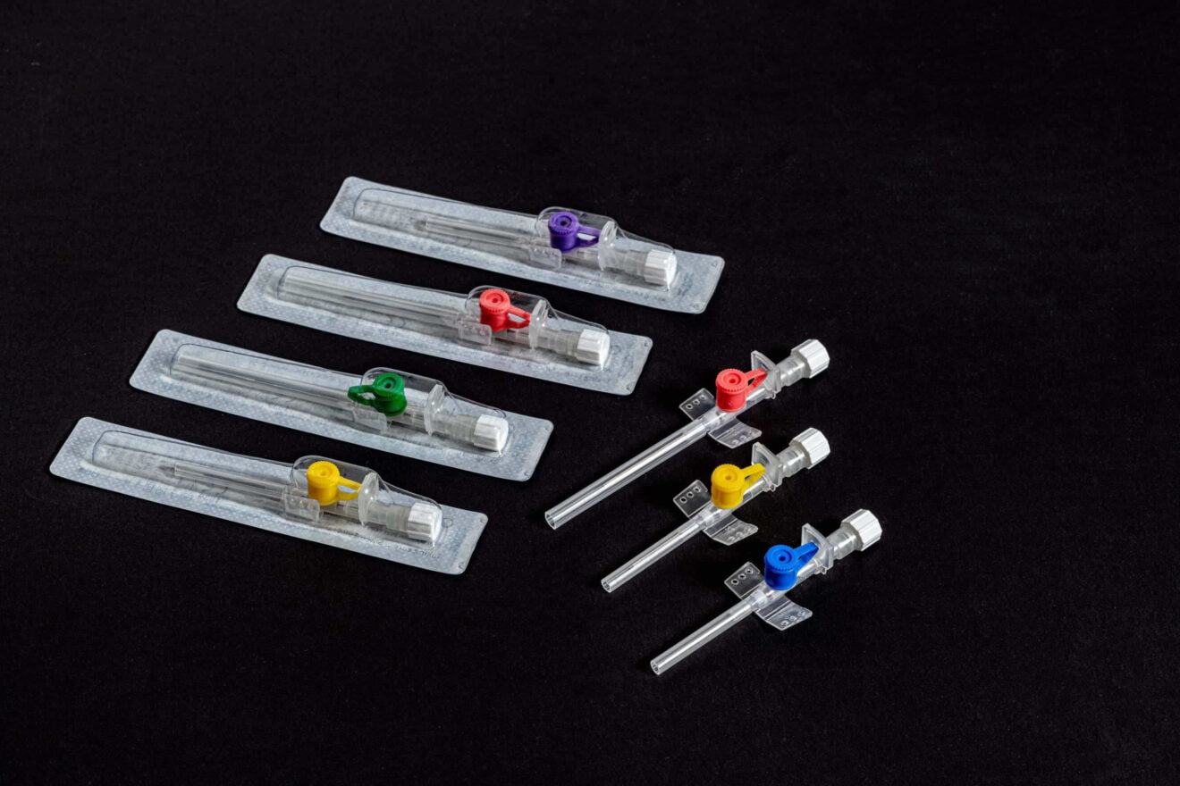 Disposable vs. Non-Disposable I.V. Cannulas at Sinymedical